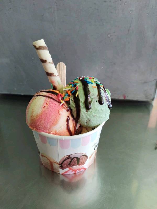 3 bolas de helado en vaso en Lima