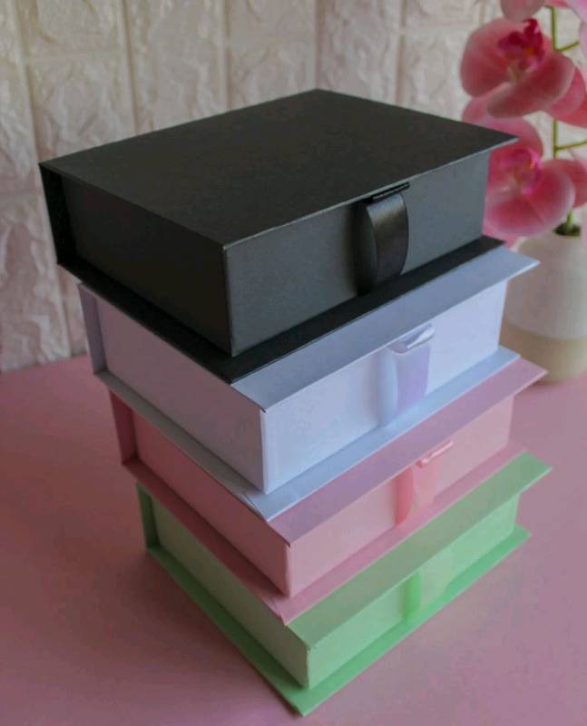 Cajas tipo libro regalos corporativos. Medidas 18×12×5 en Caracas