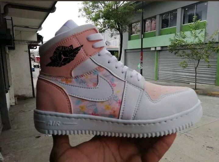 Tenis alta NIKE en Heredia