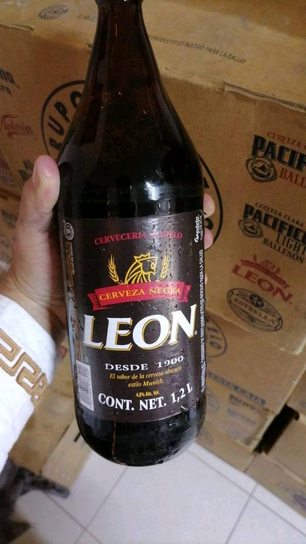 Cerveza León mega en Mexico City
