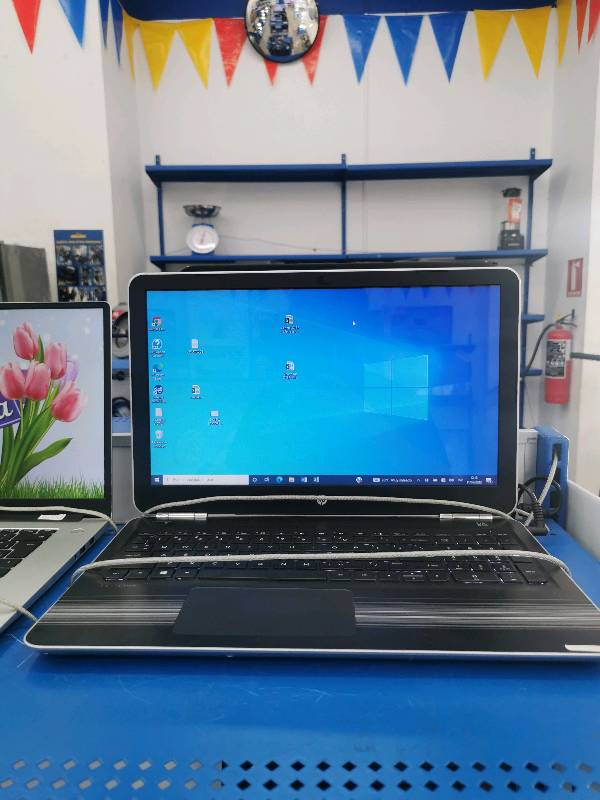 Laptop HP Touch en villa nueva