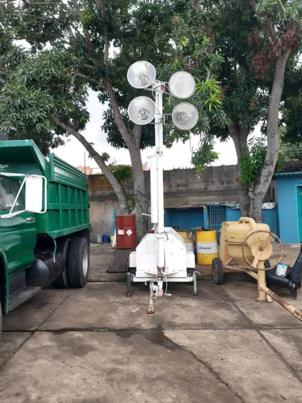 Generador 25kva con luminarias a gasoil en Barcelona