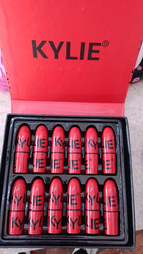 Caja de labiales KYLIE en Boydton