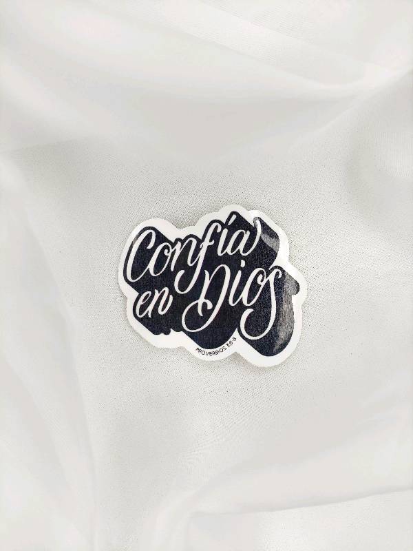 Sticker Confía en Dios (Proverbios 3:5-8) en Santo Domingo Este