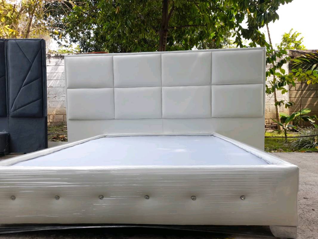 Cama copete panela copete grande con mesas en Valencia