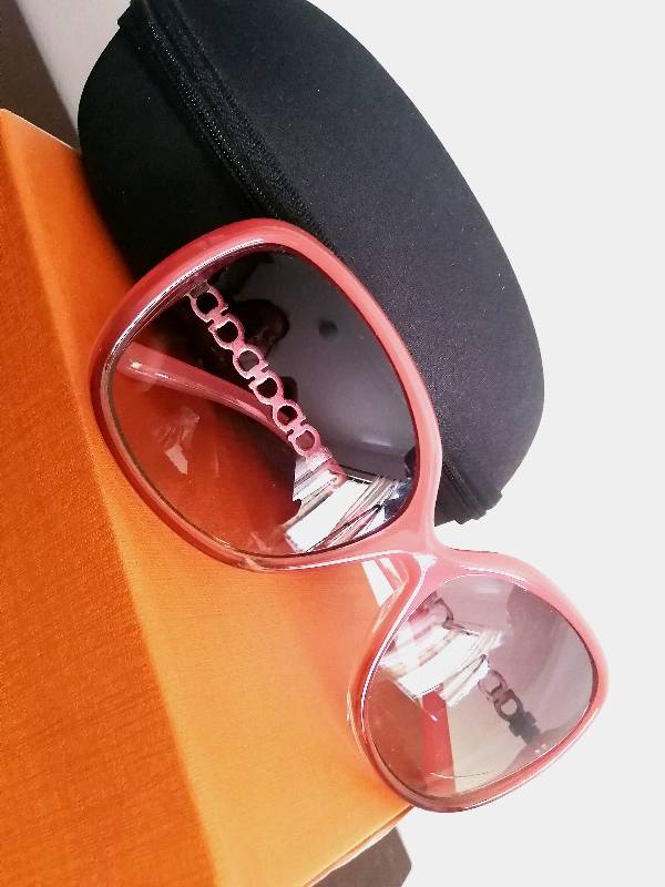 Lentes de sol color rosa con detalles en Santa Cruz