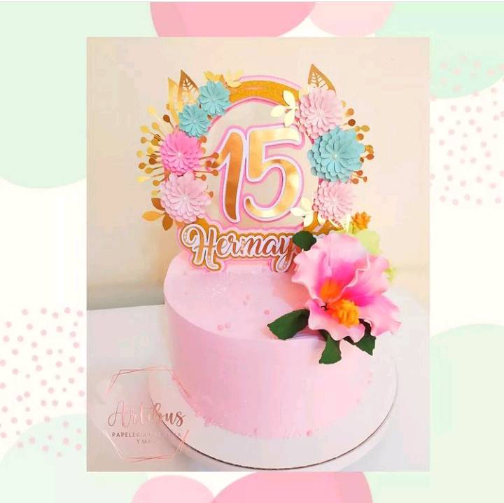 Toppers con capas y flores en Santo Domingo