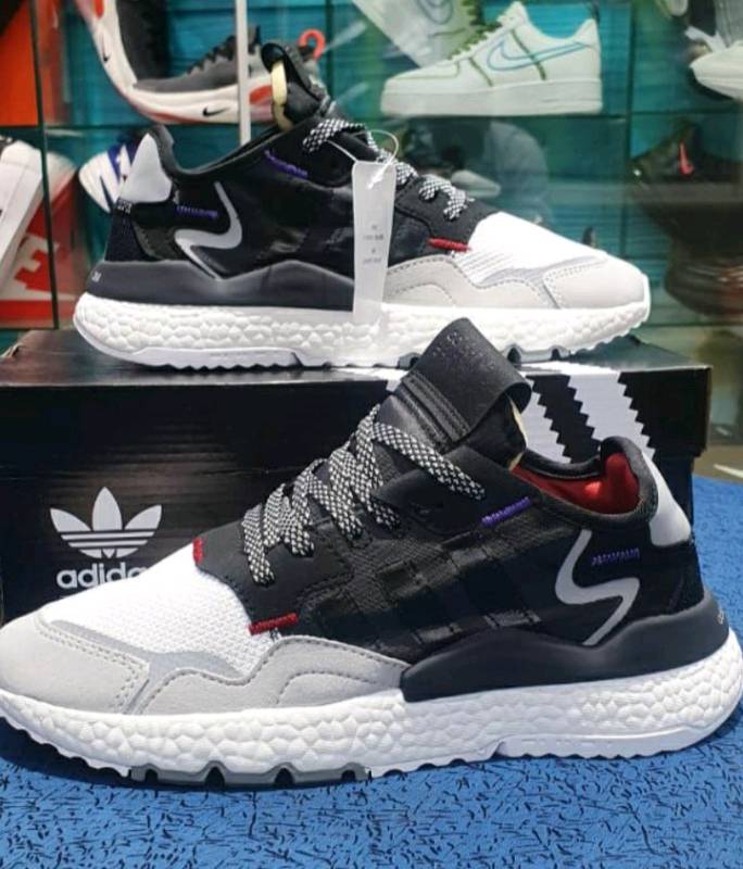 Adidas Yoguer en Lima