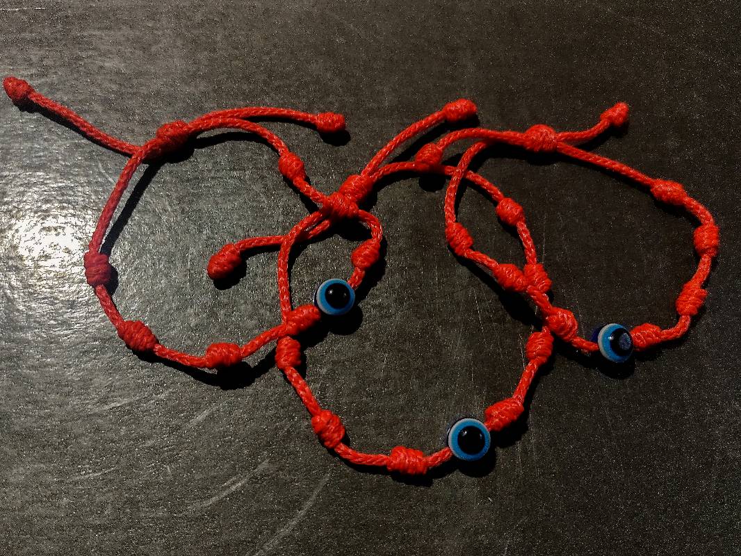 Pulsera roja de los 7 nudos con ojo turco tradicional. en Mendoza