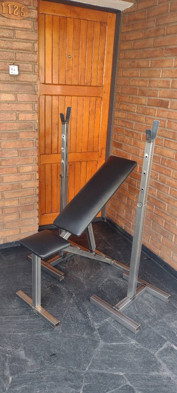 Banco multiangular con rack en Cordoba