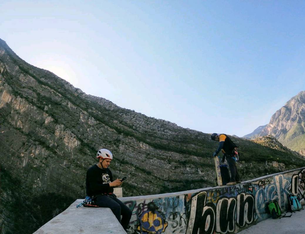 Presa rompepicos en Monterrey