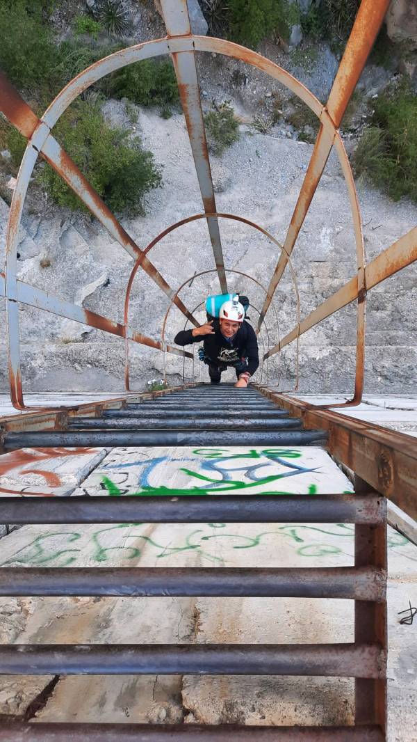 Presa rompepicos en Monterrey