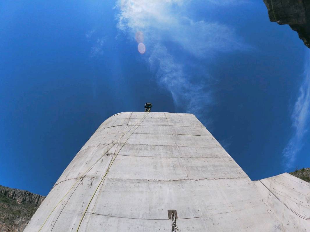 Presa rompepicos en Monterrey