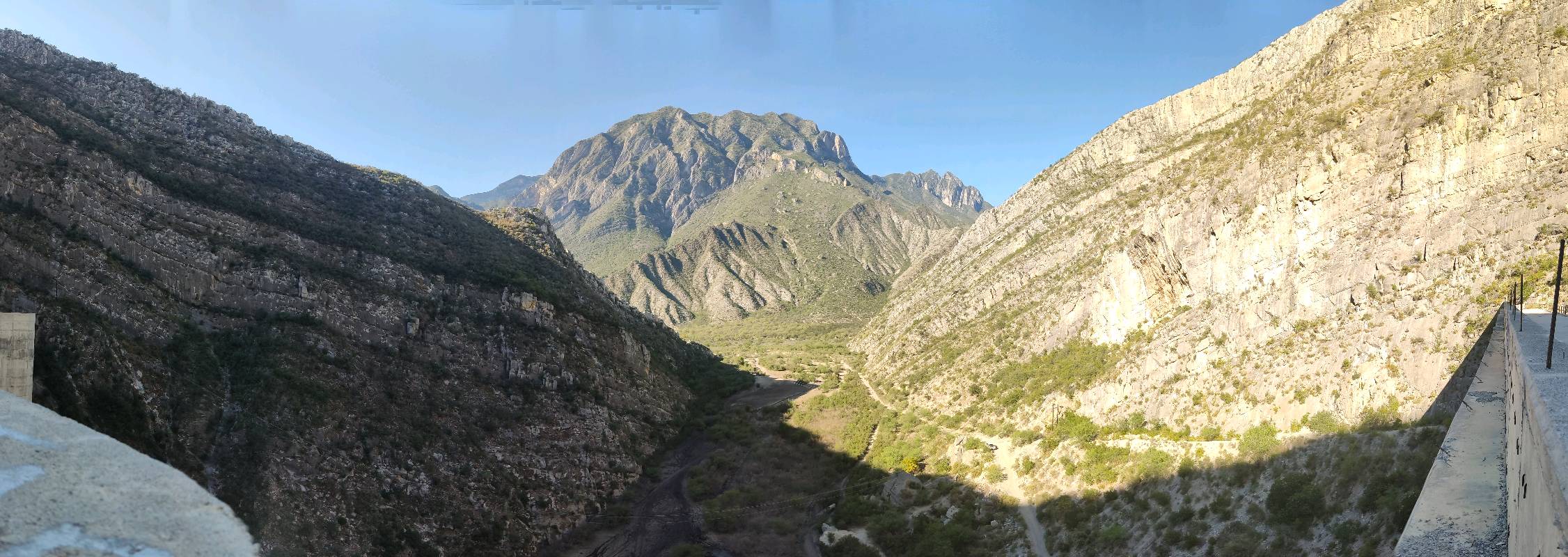 Presa rompepicos en Monterrey