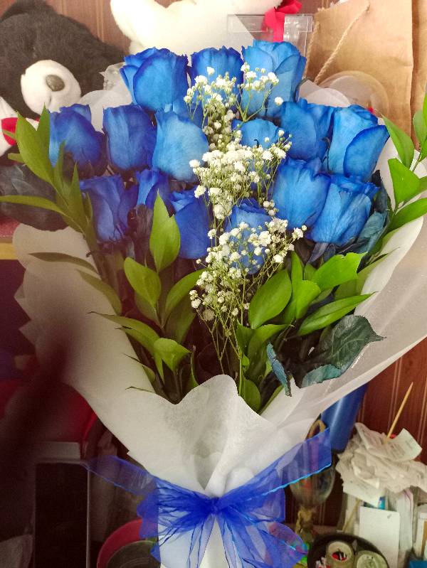 Ramo rosa azul natural Ecuatoriana en Santiago