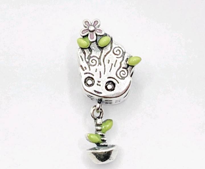 Charms Baby Groot en Los Ángeles