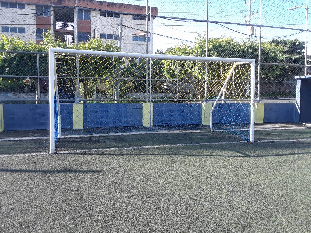 Redes o mayas de todos los deportes se hacen a la medida en San Miguel
