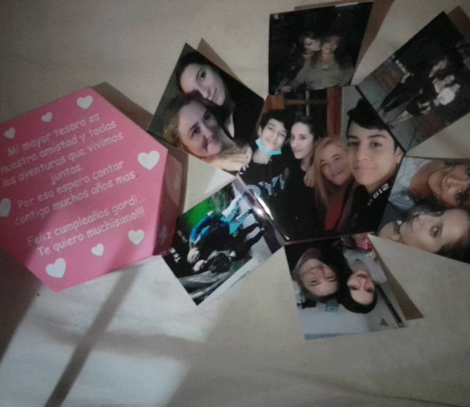 Explosiva rosa con corazoncitos feliz cumple en Buenos Aires