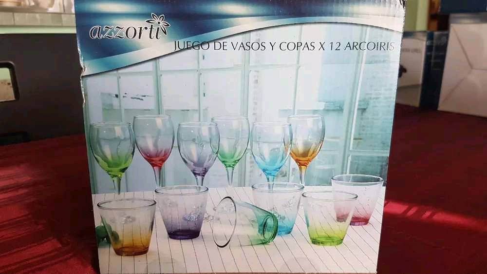 Juego de copas y vasos x 12 arcoiris Azzorti en Quito