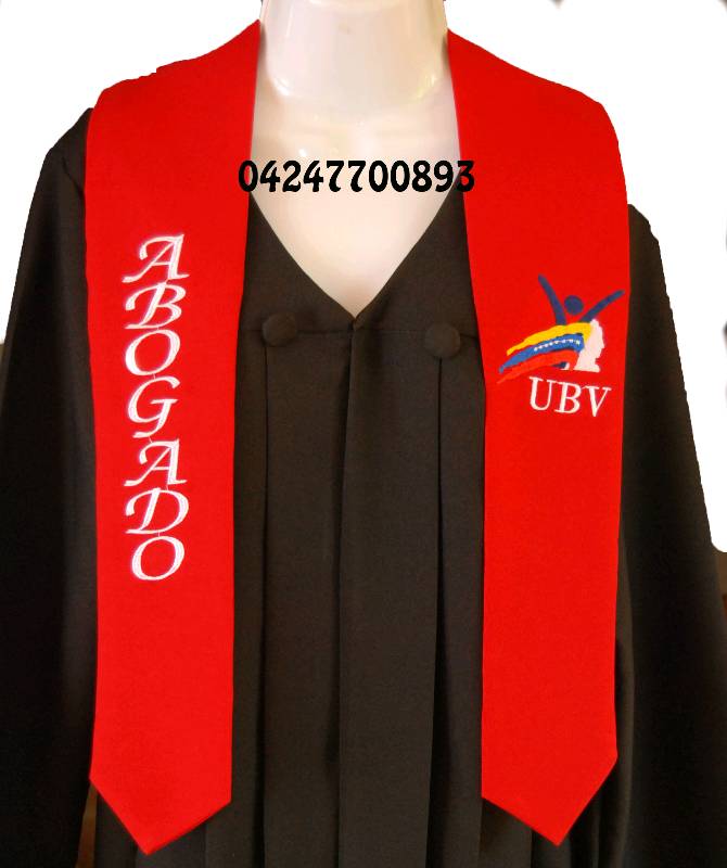 Combo de Toga y Estola para graduación en Caracas