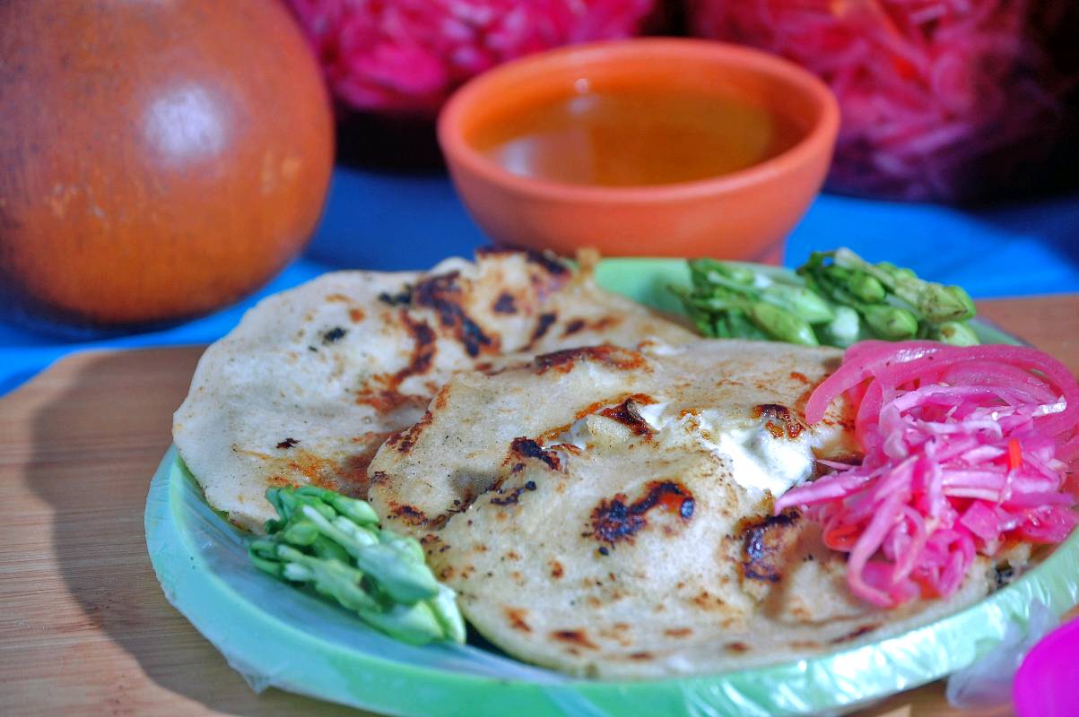 Orden de pupusas, Mixtas,de pollo, revueltas, en La Ceiba