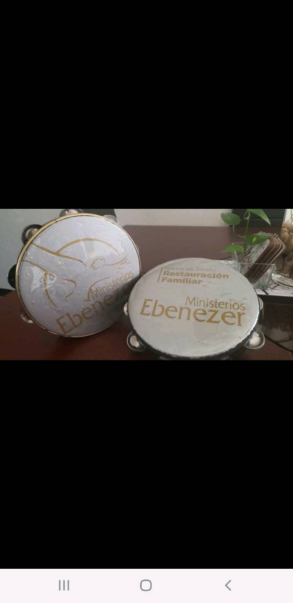 Pandero logo dorado en Guatemala City