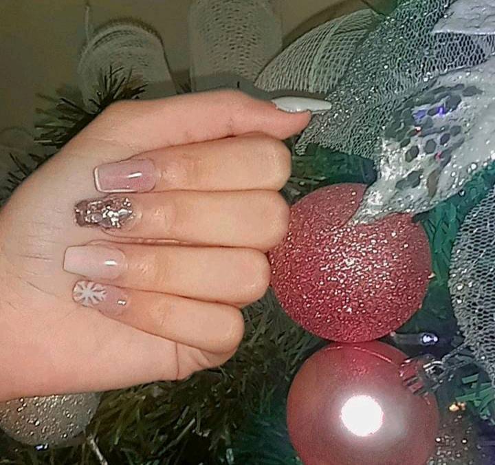 Uñas navideñas cover liso y más en La Romana