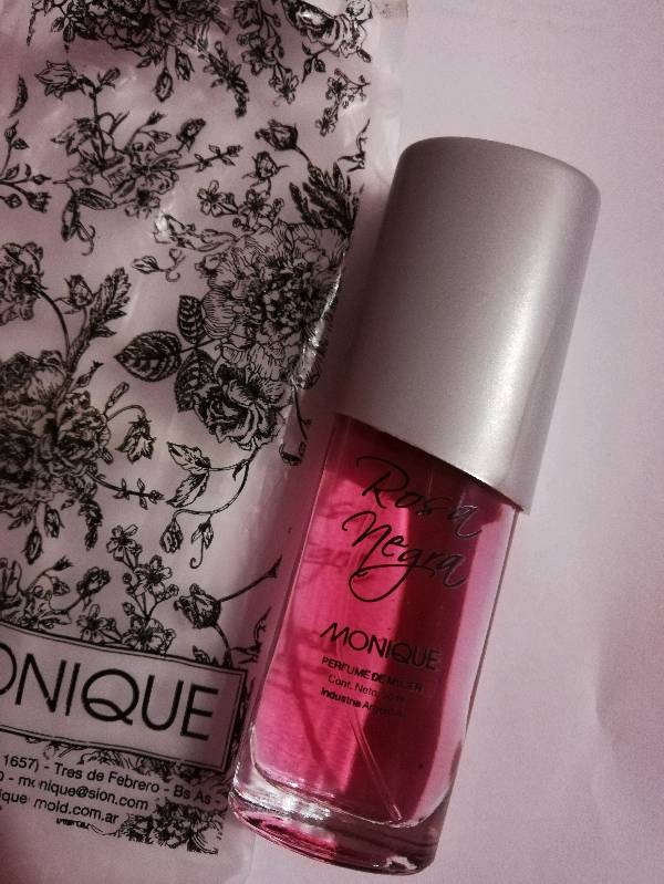 Perfume rosa negra monique en Fernando de la Mora
