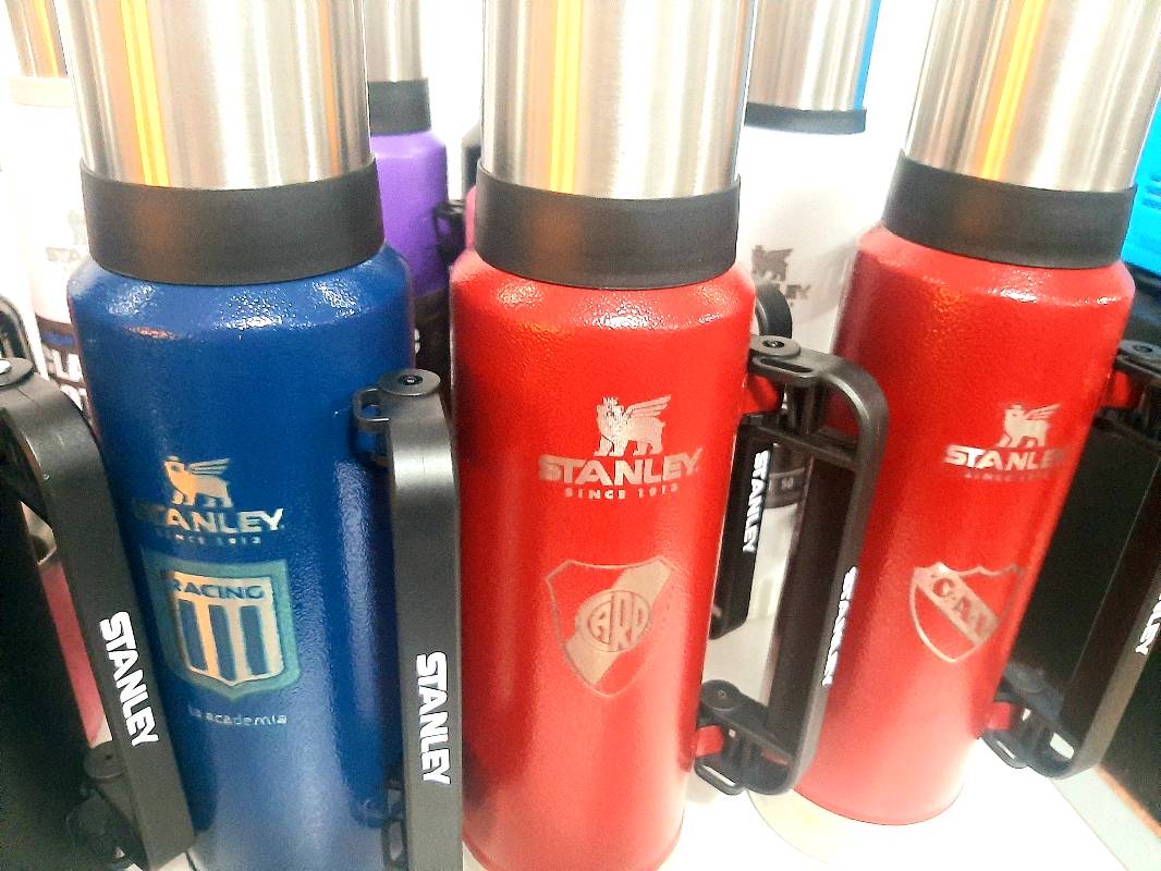 Termos selección argentina y clubes de futbol en Quilmes