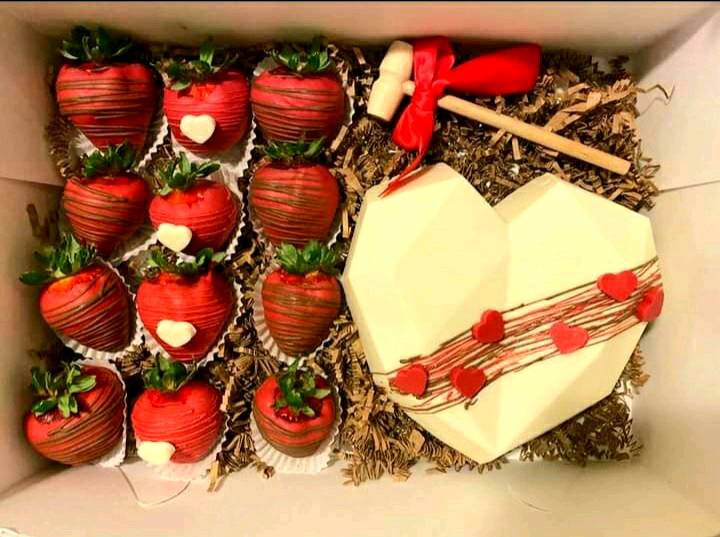 Corazón Sorpresa de Chocolate con Chocofresas en Loja