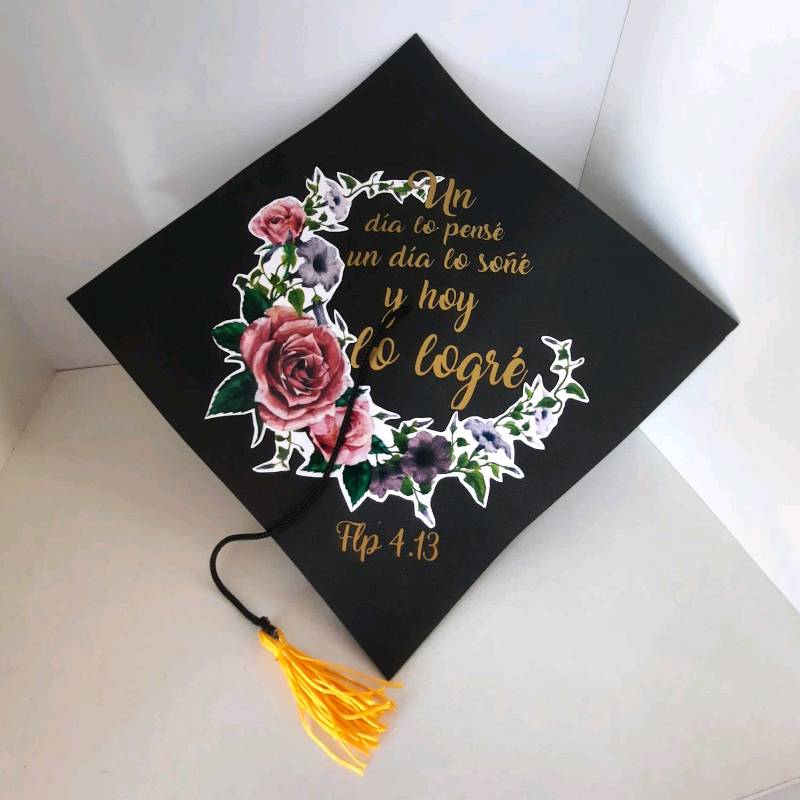 Birretes de graduación en Fernando de la Mora