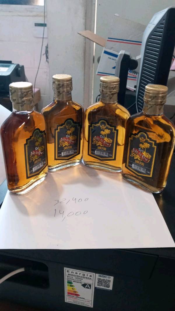 Ron Isla de Oro Chata caja 24/1 en Santo Domingo