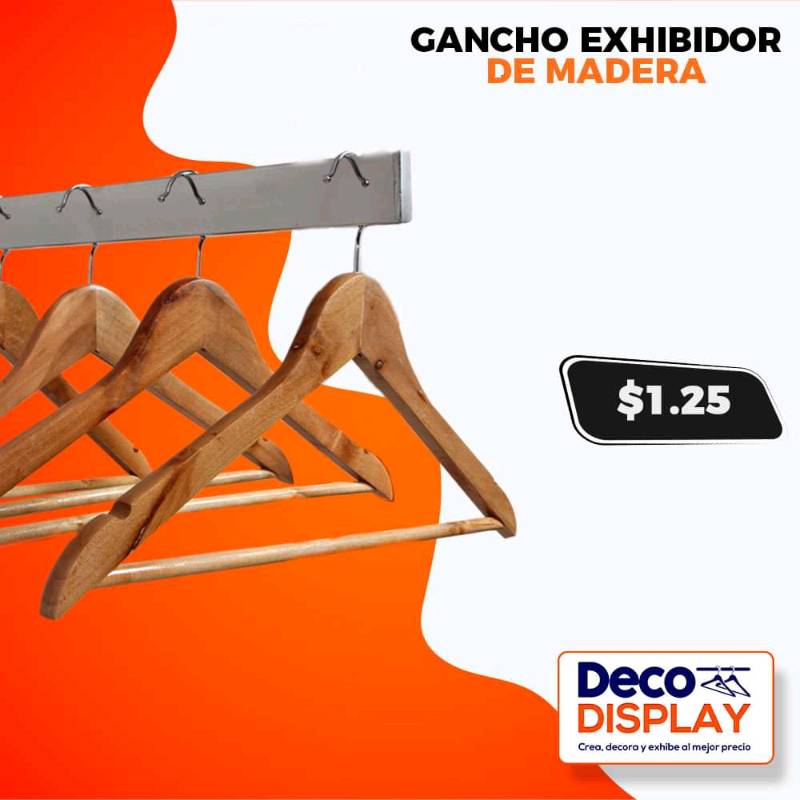 Gancho exhibidor de madera para ropa en San Salvador