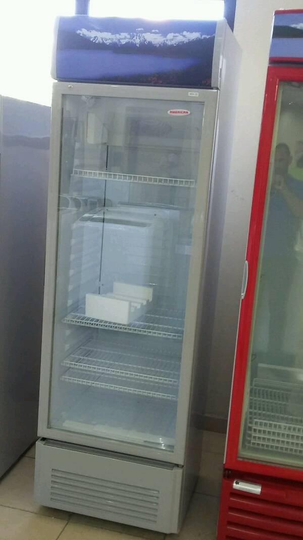 American nevera exhibido de 10pies cúbico. en Santo Domingo