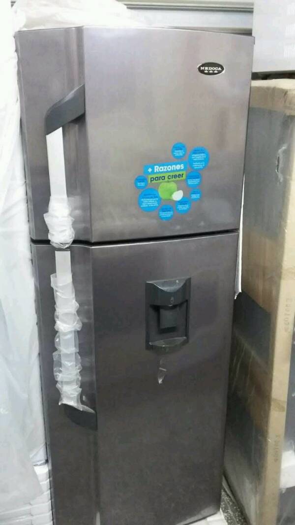 Nedoca nevera de 10pies cubico. en Santo Domingo