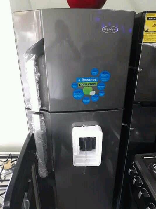 Nedoca nevera de 10pies cubico. en Santo Domingo