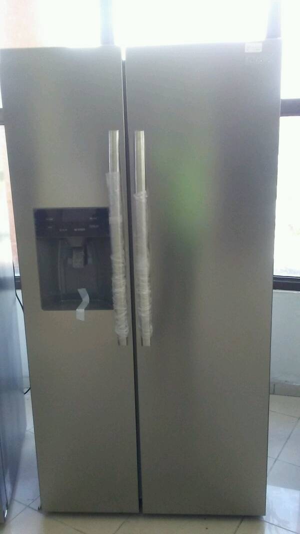 Midea nevera 18pies cúbico side by side. en Santo Domingo