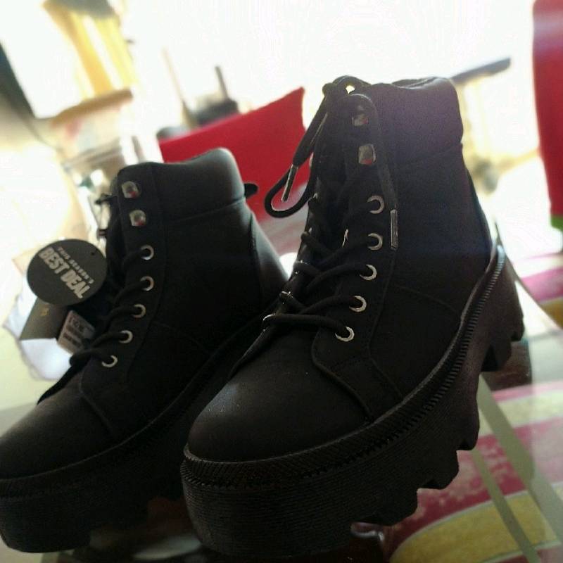 Botas negras aesthetic en Bucaramanga