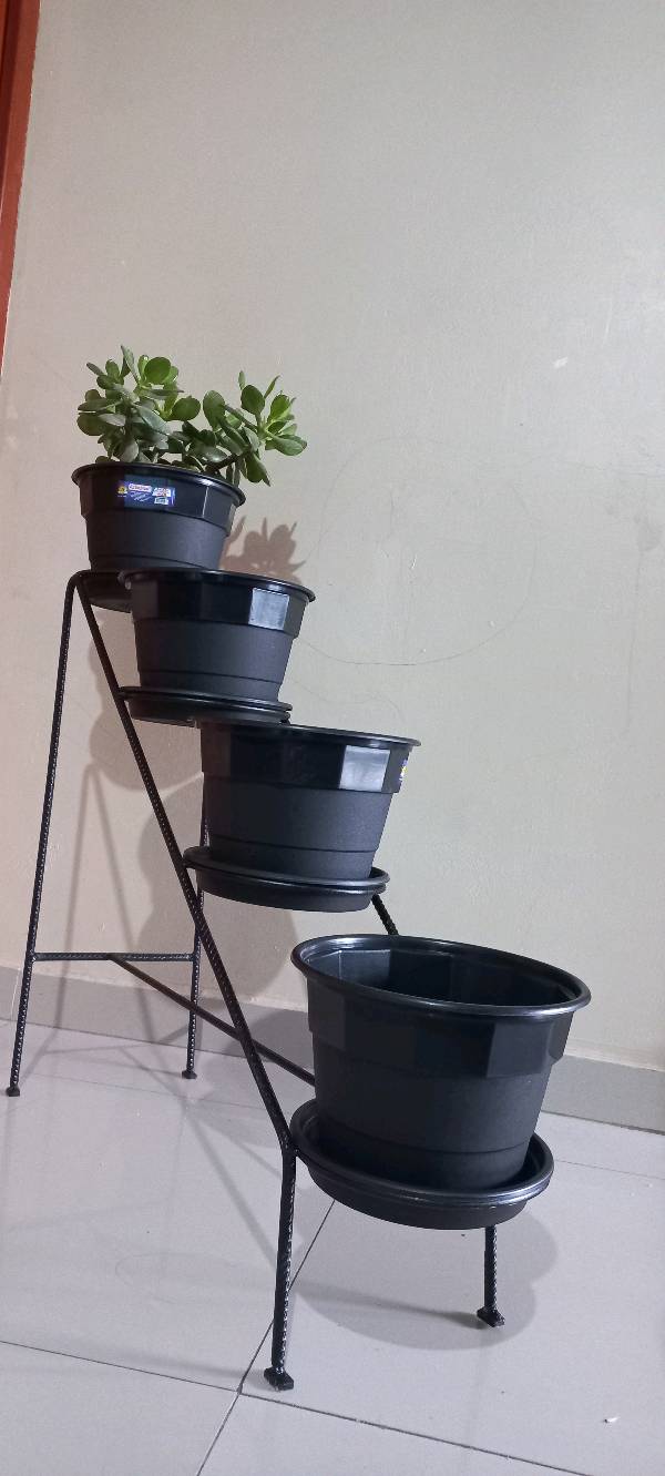 PORTA MACETERO MODELO "ESCALERA" 4 MACETAS en Cusco