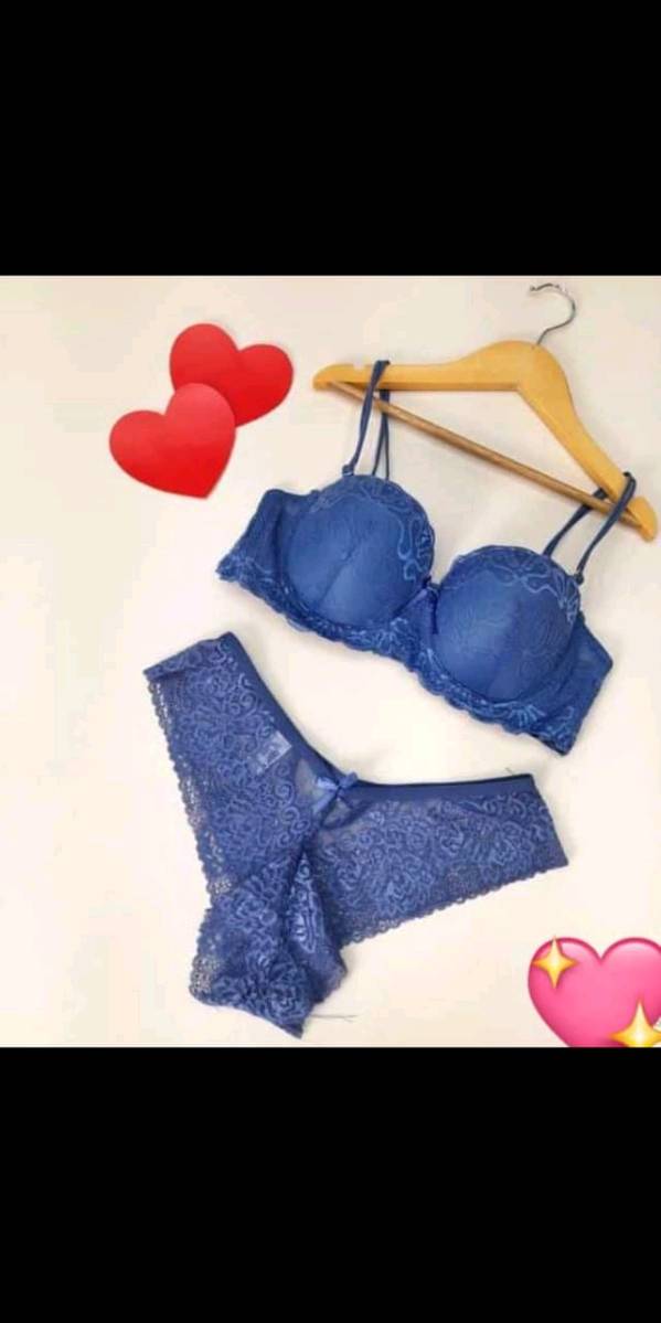 Línea íntima Dama en Alajuela