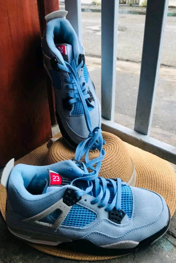 JORDAN 4 Azul en Rancho Arriba