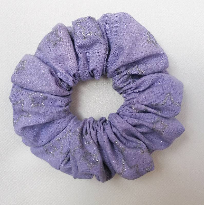 Scrunchie simple morado brillos en Sucre
