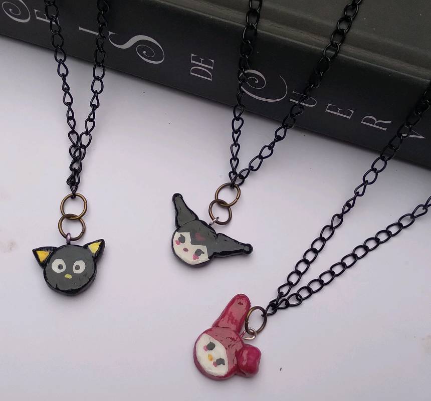 Collares con dijes Sanrio en córdoba