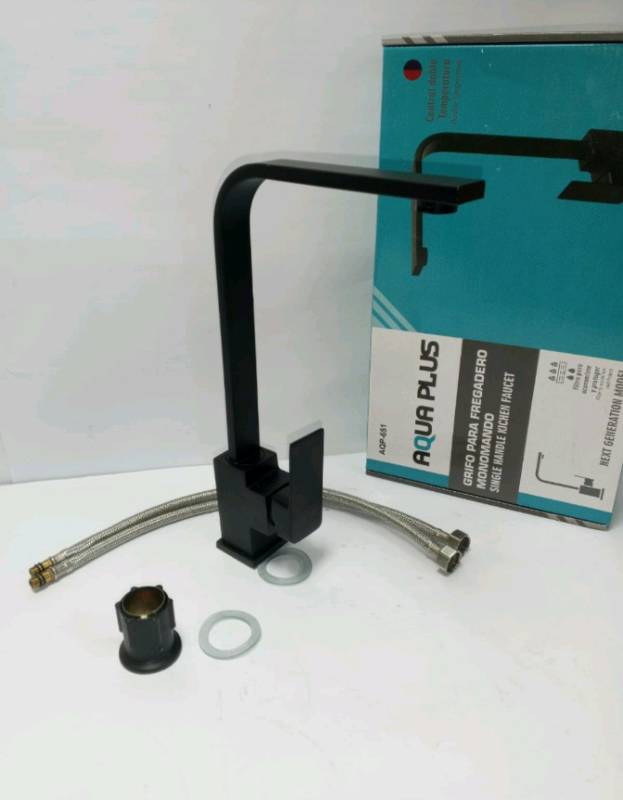 Llave cuello alto para fregadero lujosa línea black matte en Caracas