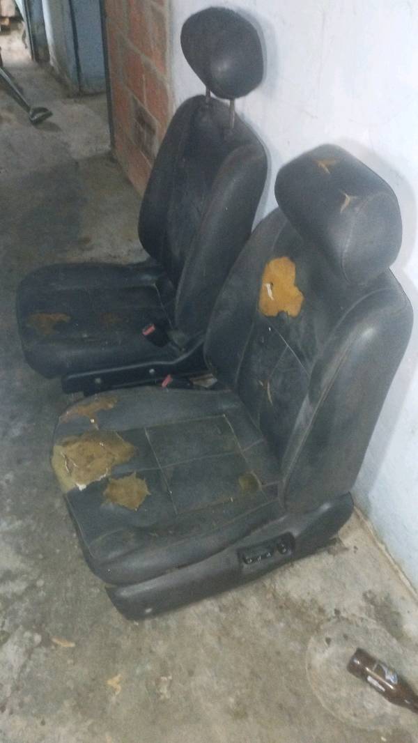 Butacas para autos en Acarigua