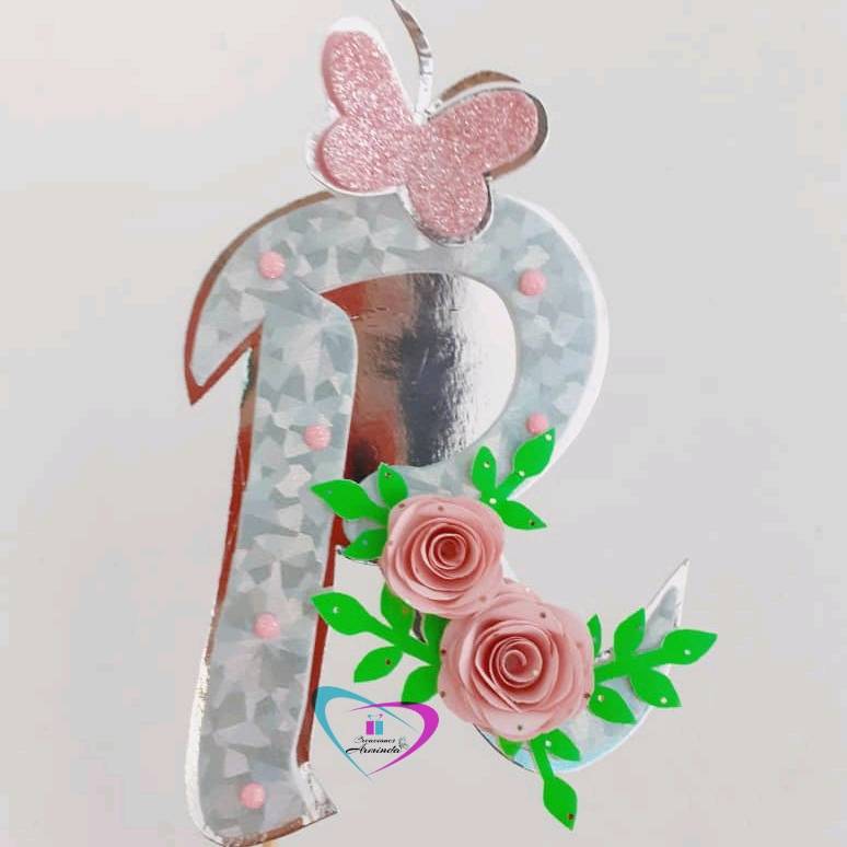 Topper letra inicial en Maturín