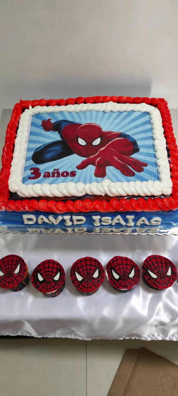 Pastel rectangular Spiderman en Loja