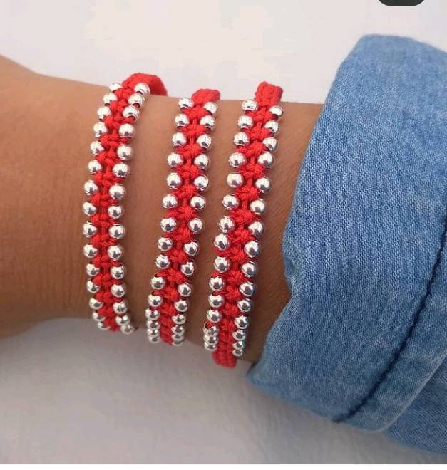 Pulseras con bolitas en Castelar