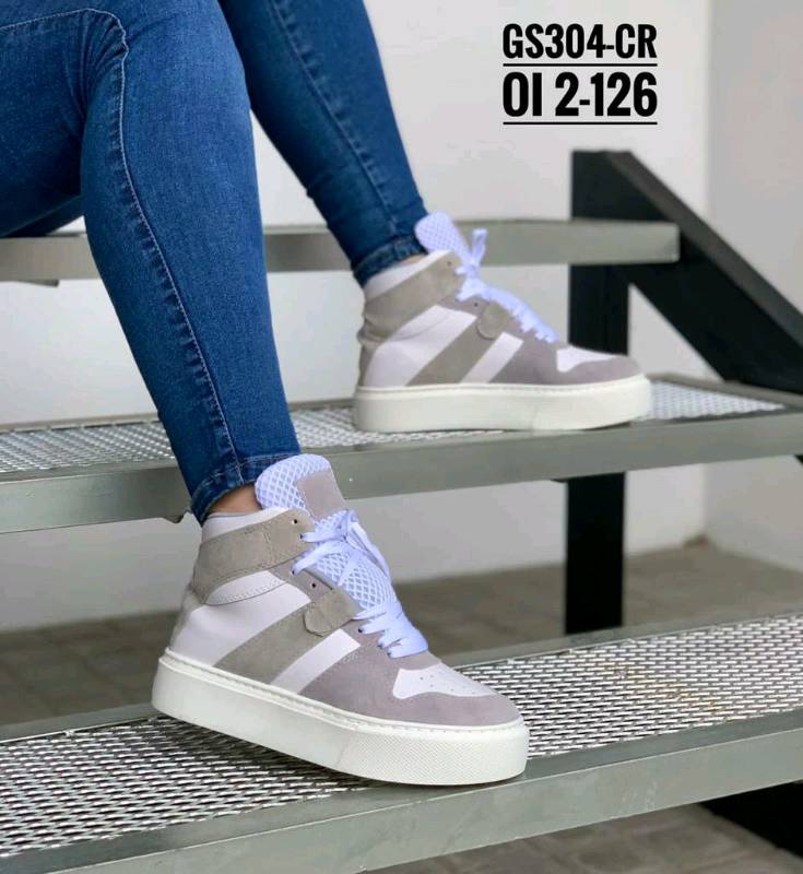 Tenis altas mujer en San Jose