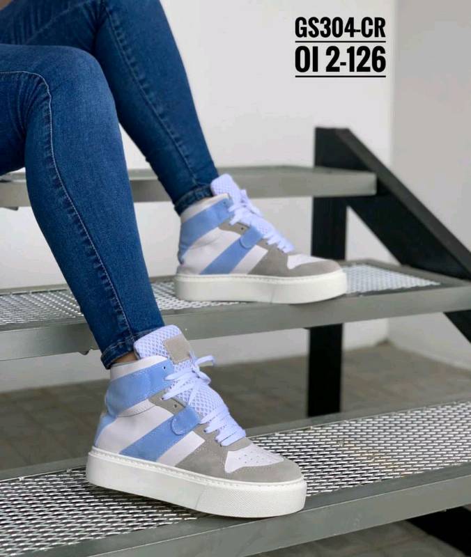 Tenis altas mujer en San Jose